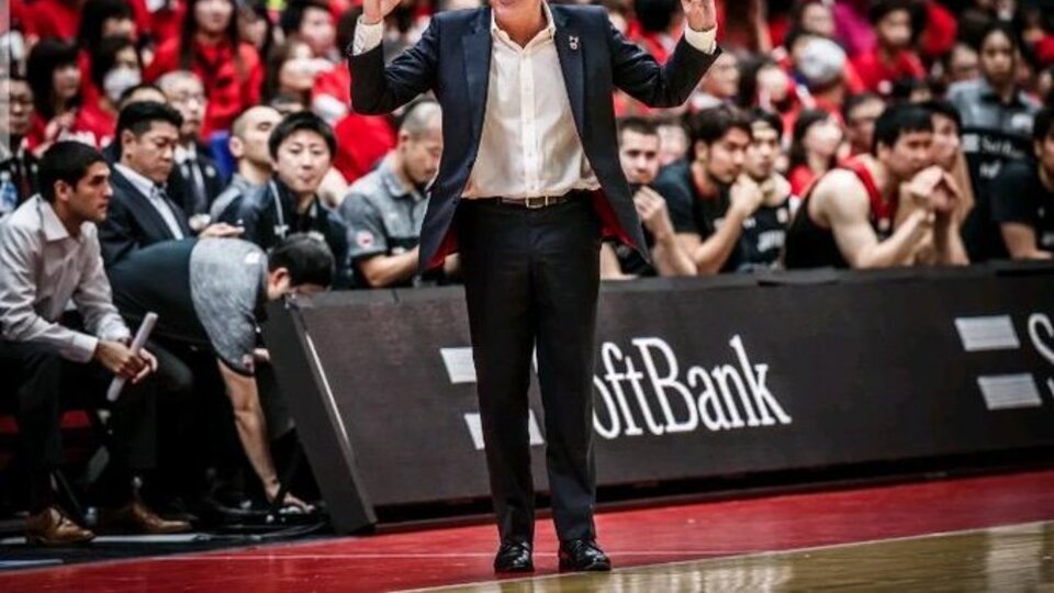 Julio Lamas announced his retirement as a professional basketball coach