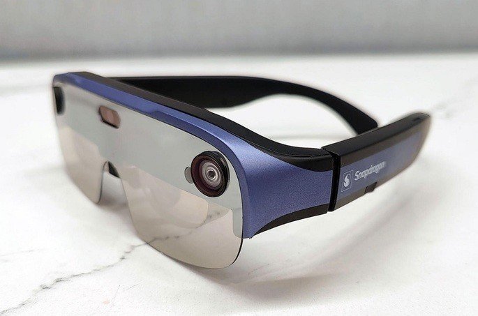 Qualcomm presents the new Augmented Reality Smart Viewer glasses