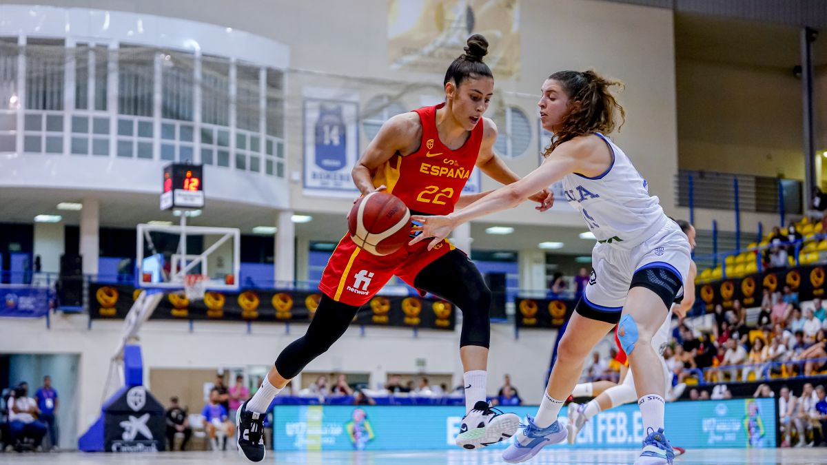 The women's team starts its new stage with victory