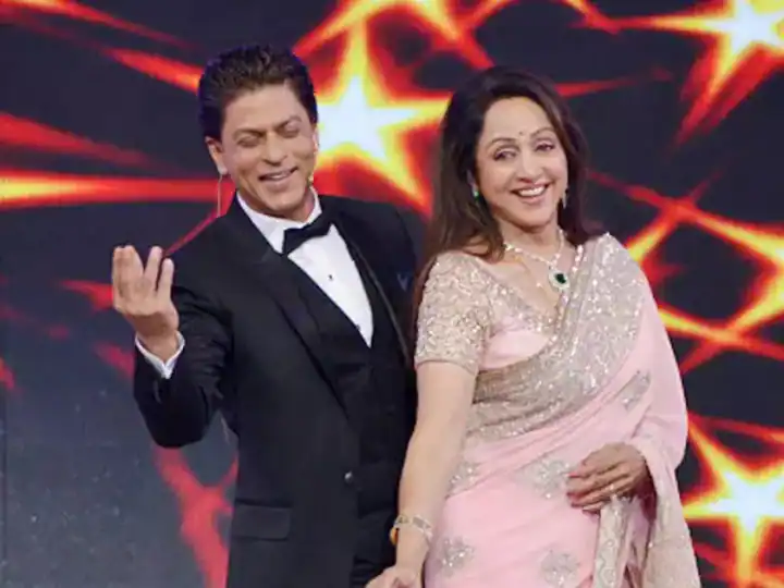 When Hema Malini had to style Shahrukh Khan's hair, the actor himself revealed this