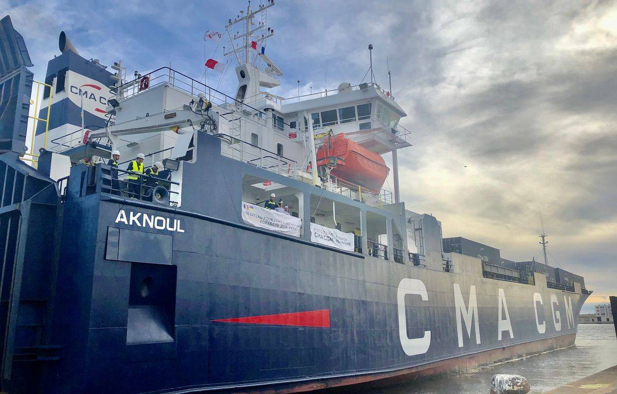 The largest humanitarian aid boat left Marseille