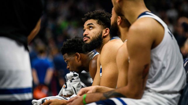 How many timeouts does each team have in an NBA game?