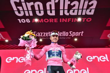 What color are the jerseys of the Giro d'Italia 2023 and what does each ...