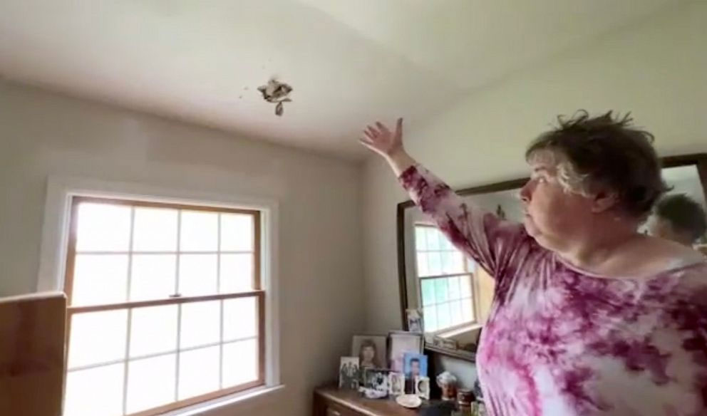 The meteor fell on the floor of the house after leaking the roof