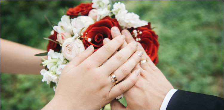 10 minutes after the wedding, the bride became a widow