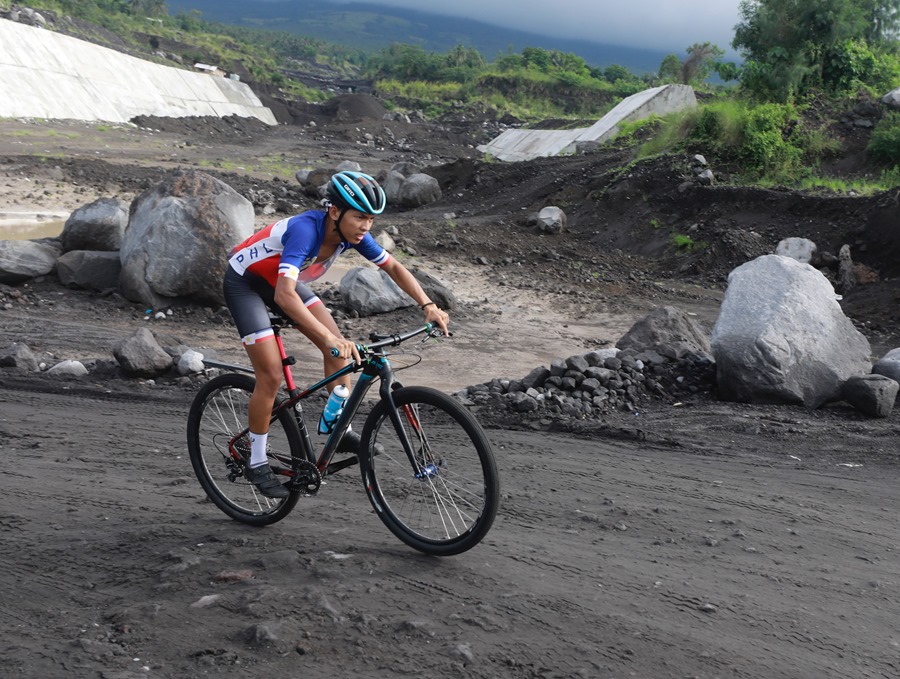 More than 12,800 evacuated due to the risk of eruption of the Mayon ...