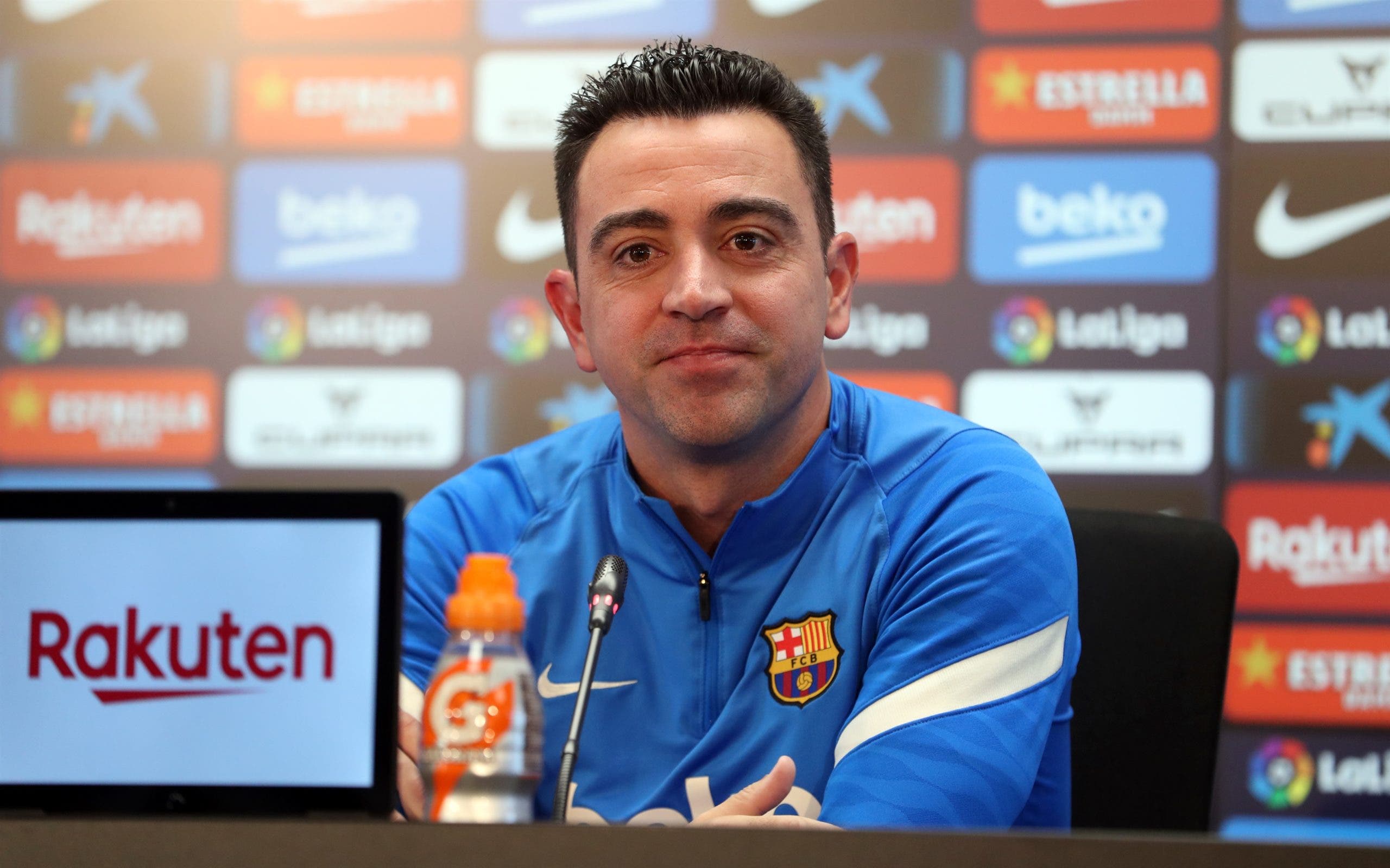 The full-back that FC Barcelona has within reach: Xavi wants it now