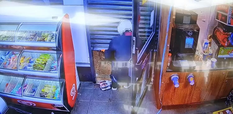 The shopkeeper trapped the robber with his intelligence