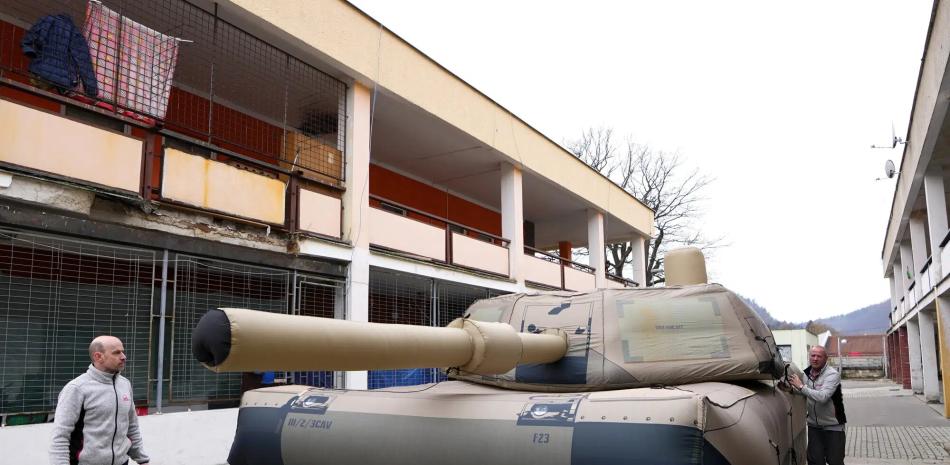 Who is Victor Talanov, the Russian engineer who makes inflatable tanks ...