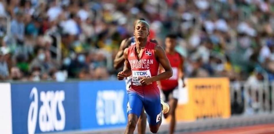 The Dominican Alexander Ogando wins the gold medal in the 200 meters of ...