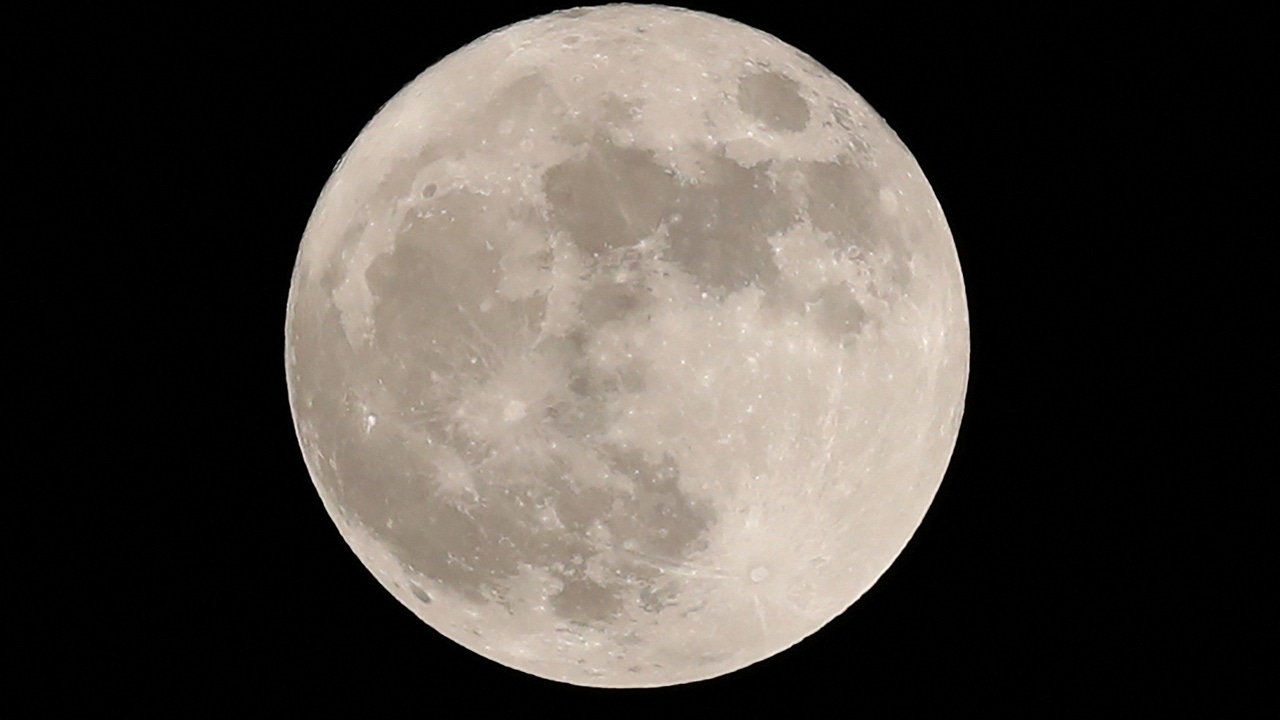 The amazing images of the super blue moon around the world