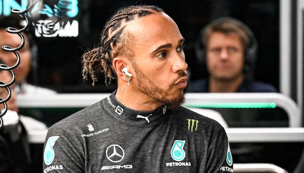 Motor Hamilton whips out the whip to mercilessly hit Aston Martin Laura ...