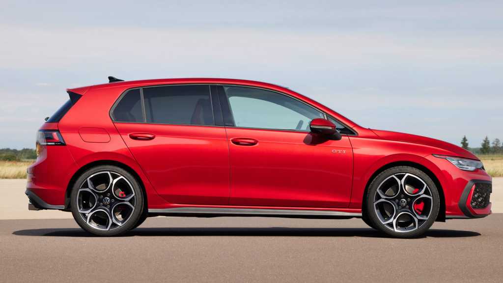 VW presents the new Golf 8 facelift: infotainment, drives, equipment