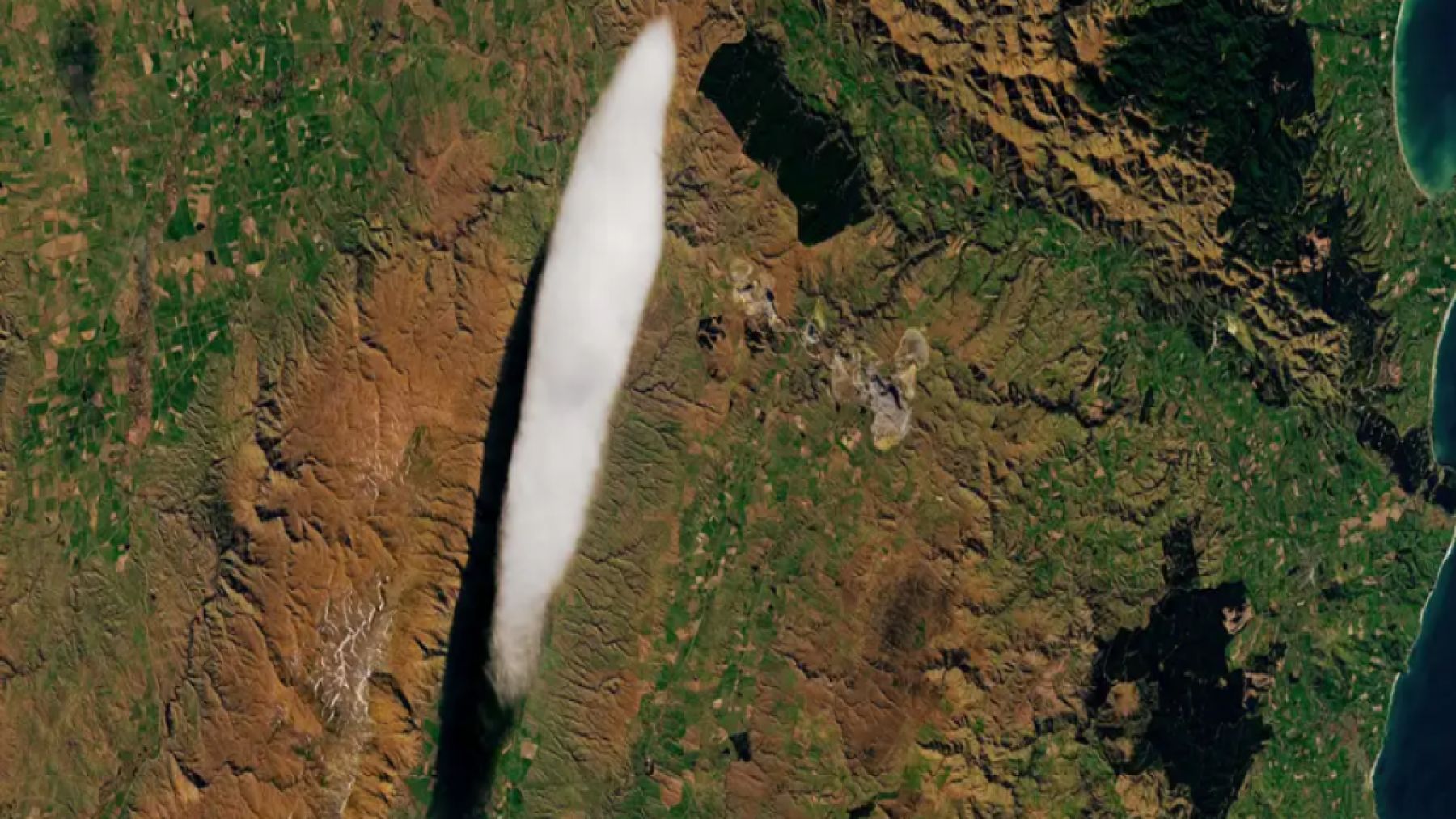 Mysterious Cloud Formation Baffles New Zealand