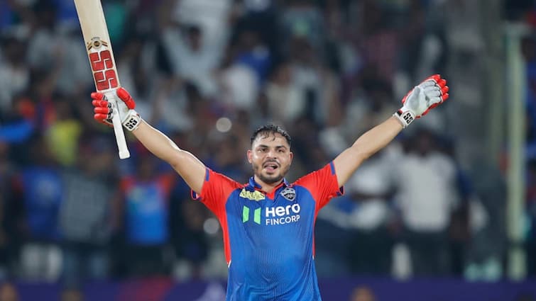 Ashutosh Sharma Shines Despite Injury, Powers Delhi Capitals