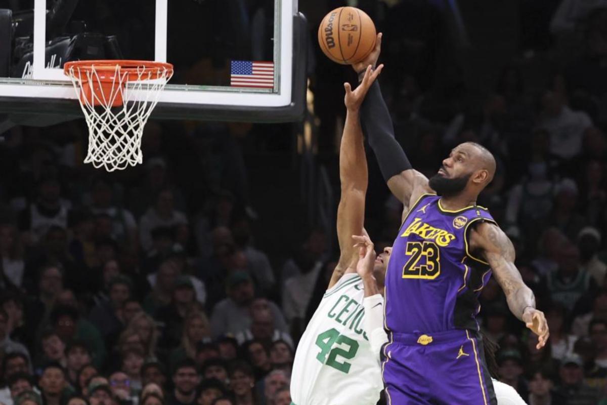 LeBron James Out 1-2 Weeks with Injury