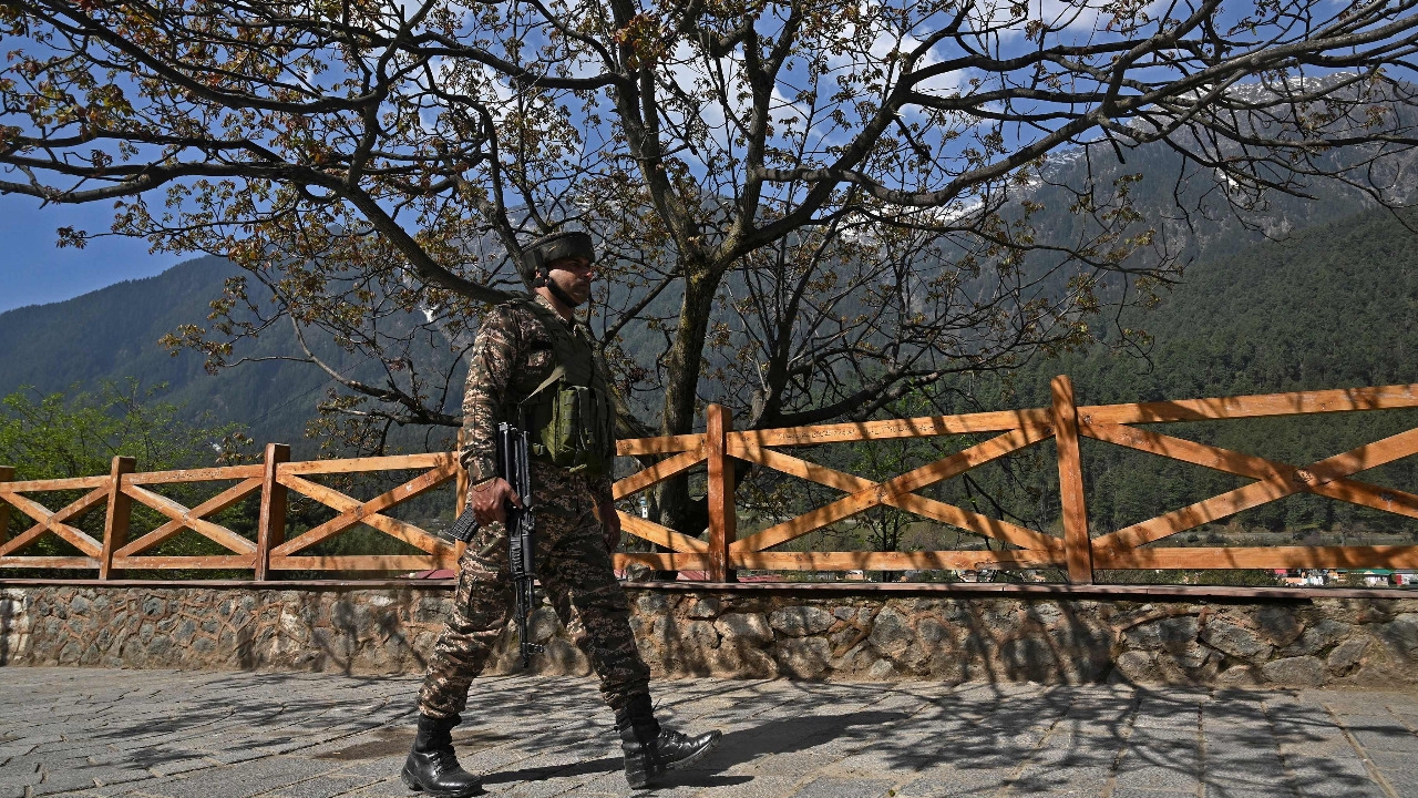 India Closes Border with Pakistan, Expels Diplomats After Kashmir ...