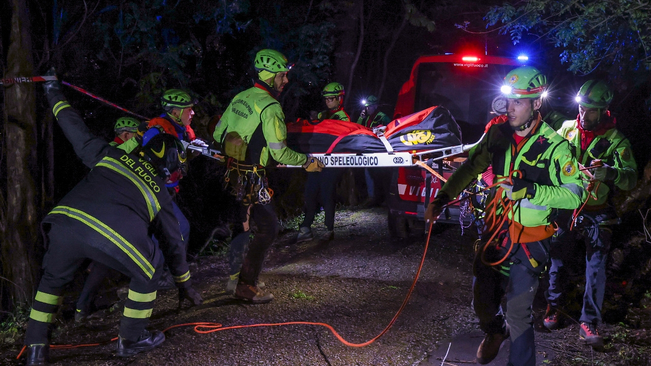 Italy Cable Car Crash Kills 4 Tourists Near Naples Mountain Resort