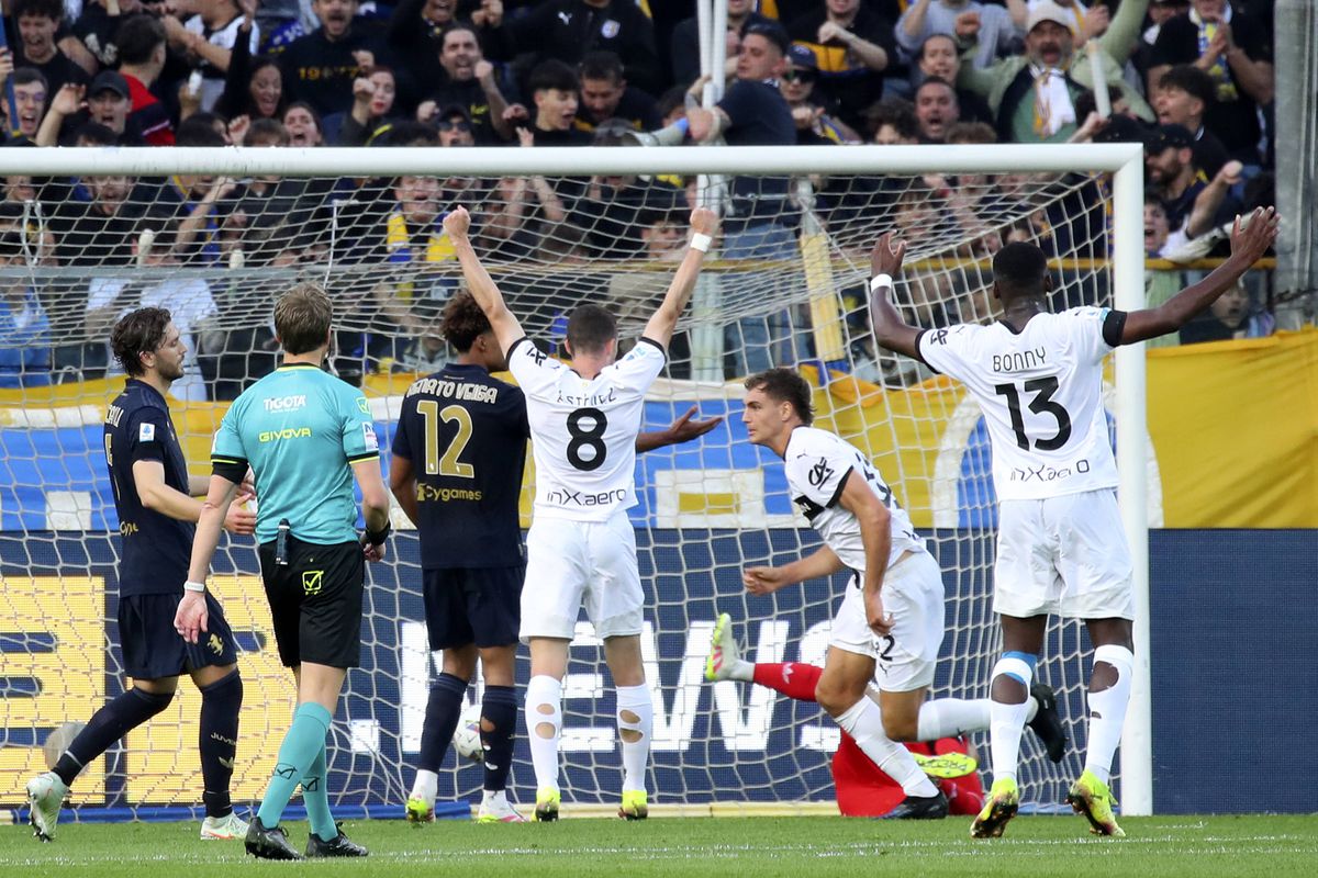 Parma Stun Juventus 1-0 Despite Losing Two Players to Injury in 10 Minutes