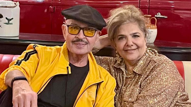 Rakesh Roshan Celebrates 54th Wedding Anniversary with Wife Pinky ...