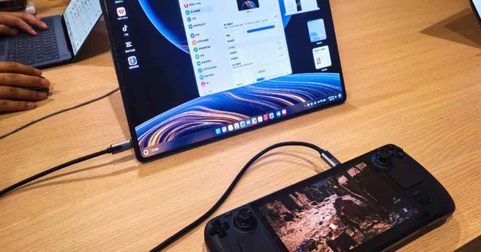 Huawei MateBook Fold PC Adds DisplayPort Input via HarmonyOS Update