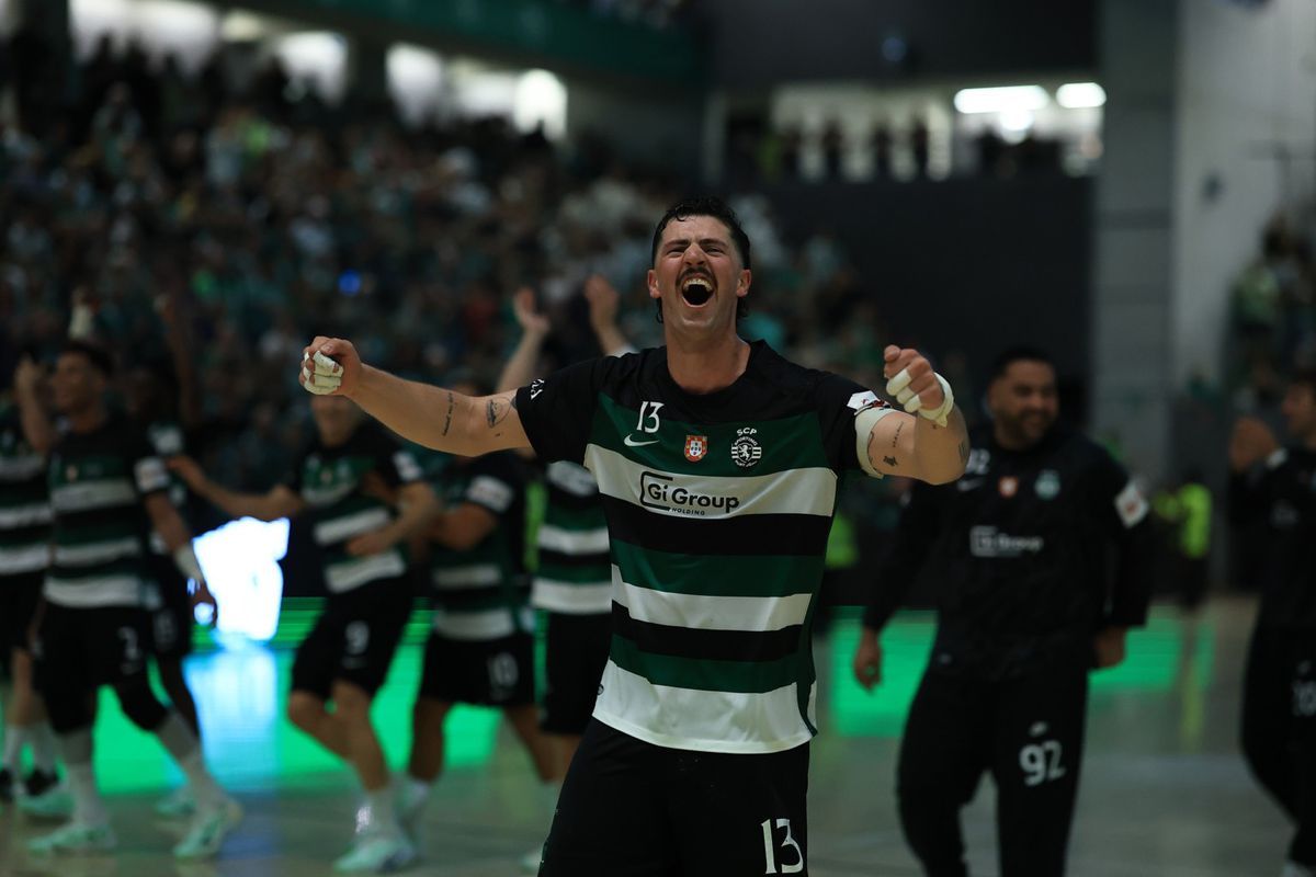 Sporting CP Players Celebrate National Championship Title with Joy