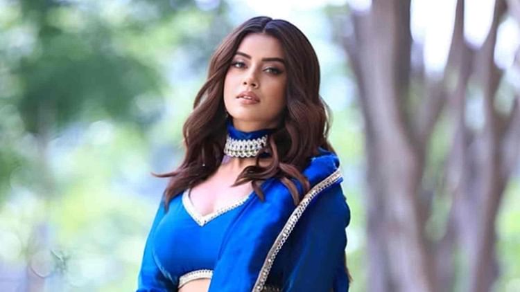 Akshara Singh Slams Gender Discrimination, Male Ego on Social Media