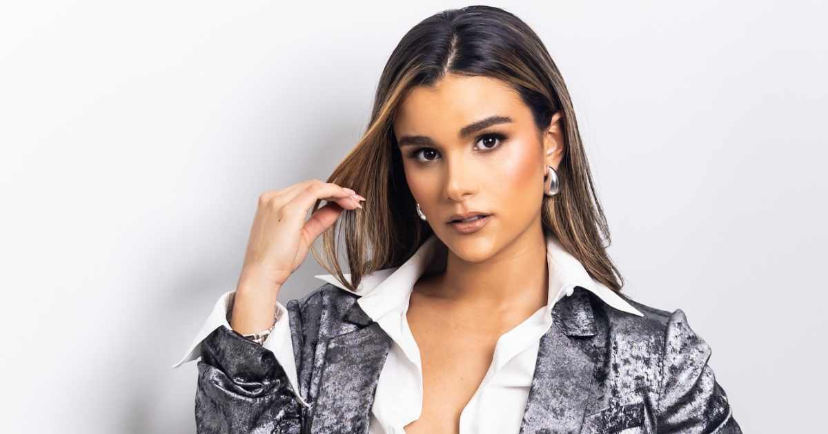 Clarissa Molina Hosts Premios Juventud in Panama, Celebrates Birthday
