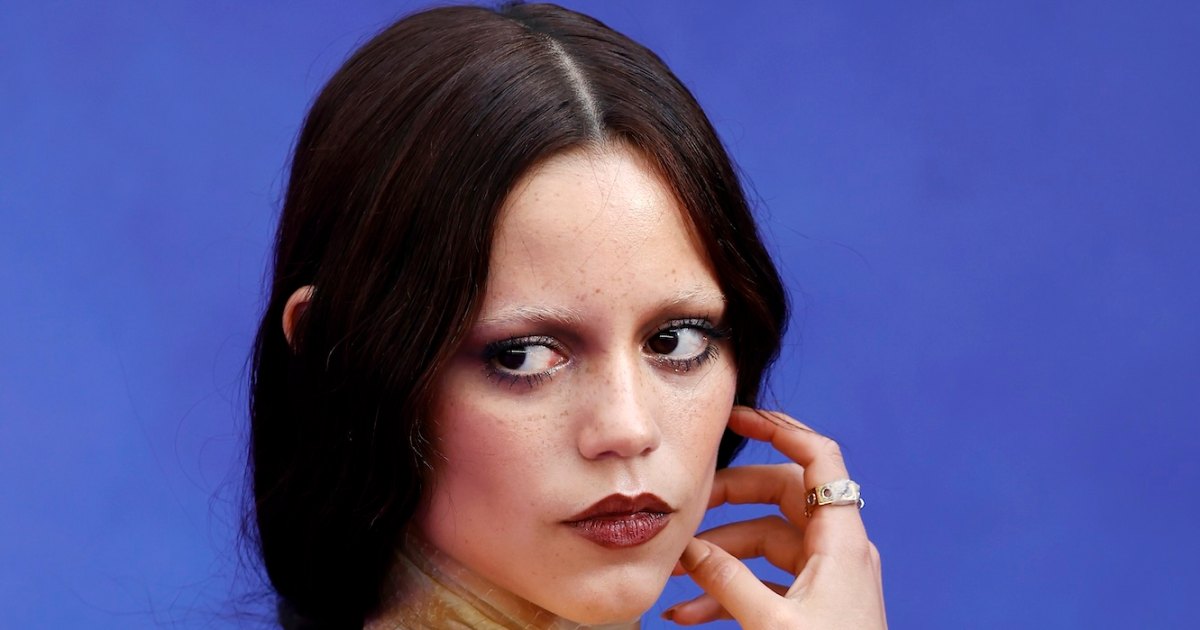 Jenna Ortega Unrecognizable With Bleached Eyebrows at Wednesday Season ...