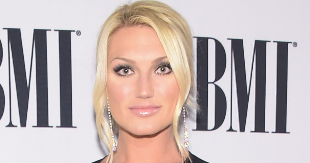 Brooke Hogan Views Hulk Hogan's Body, Autopsy Confirmed Five Weeks ...