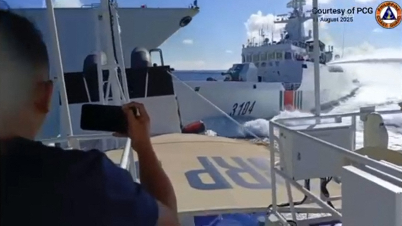 Chinese Navy, Coast Guard Collide Chasing Philippine Ship in South ...