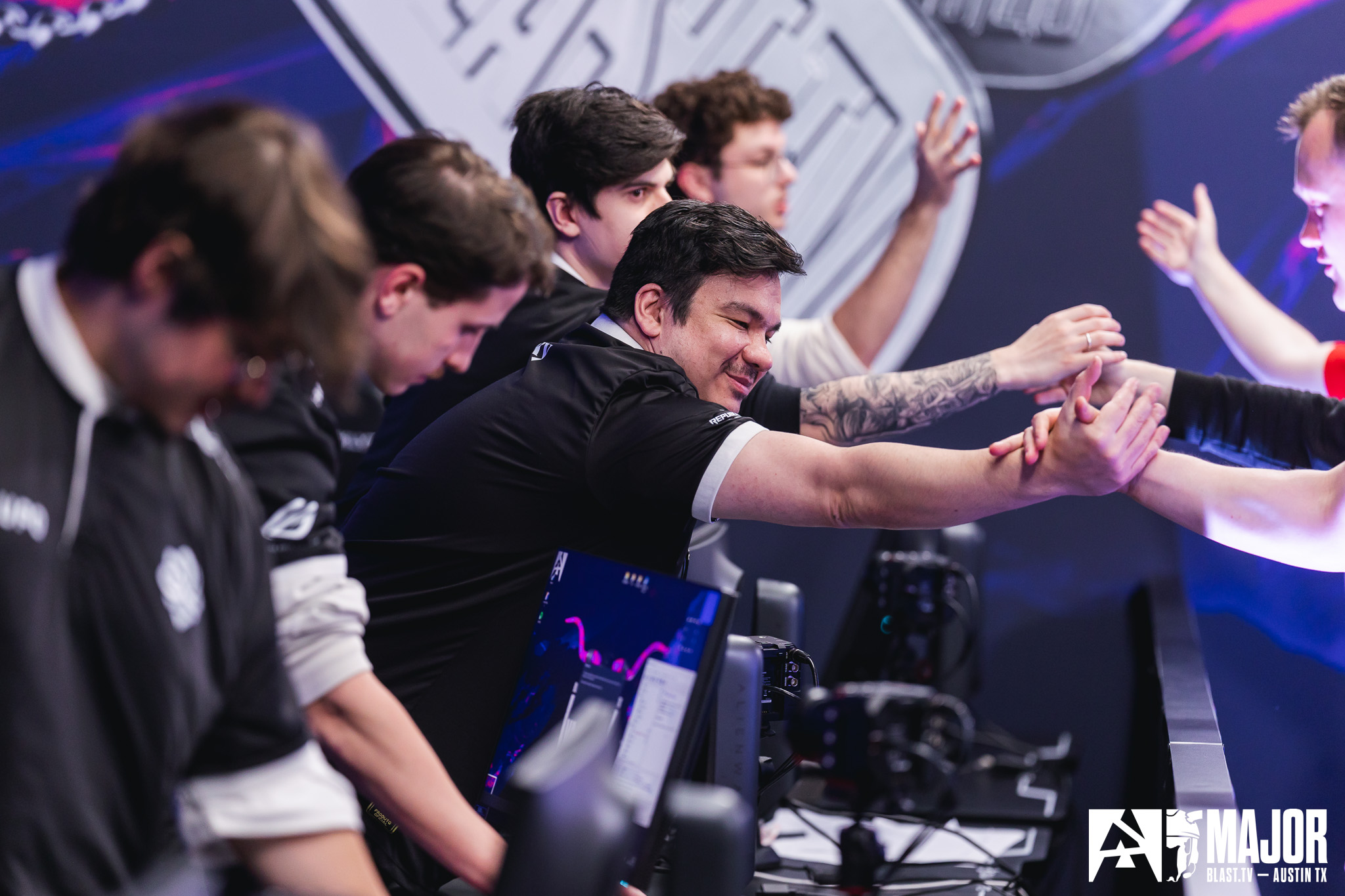 Ex-pro FaNg analyzes Legacy, Imperial CS2 Thunderpick qualifier chances.