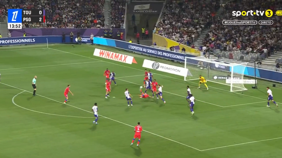 João Neves Stuns Toulouse with Two Bicycle Kick Goals, Second a Masterpiece