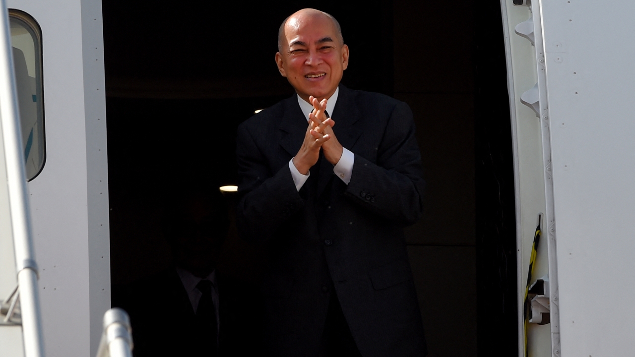 King Sihamoni to China for health; Hun Sen named acting Cambodian Head ...