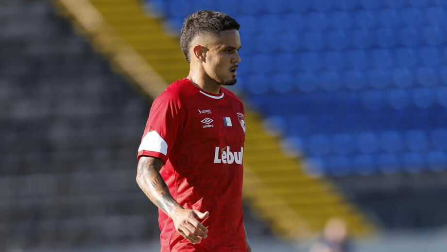 Lucas Soares Injury Hits Azorean Squad Options for Coach Vasco Matos