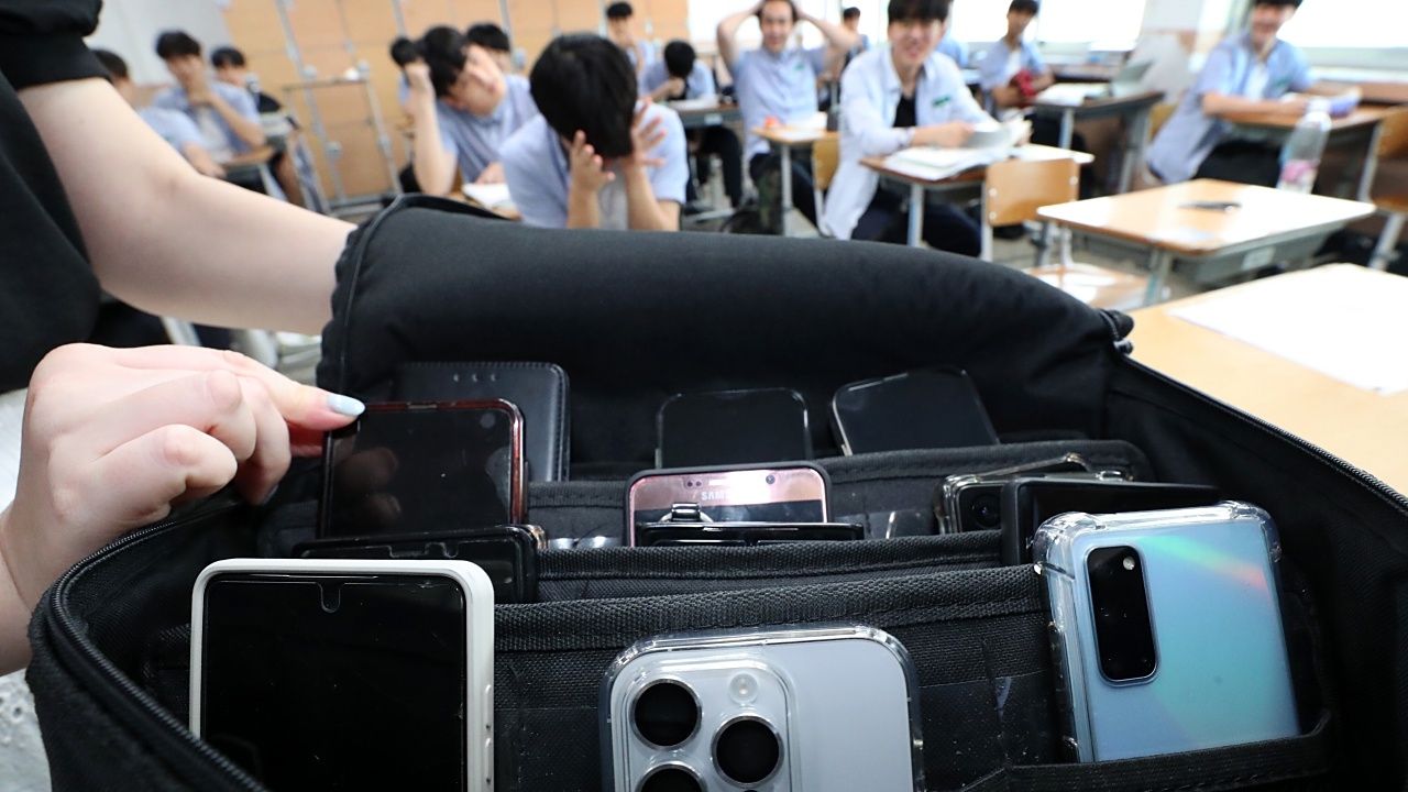 South Korea Imposes Nationwide Classroom Phone Ban Effective 2026 to ...
