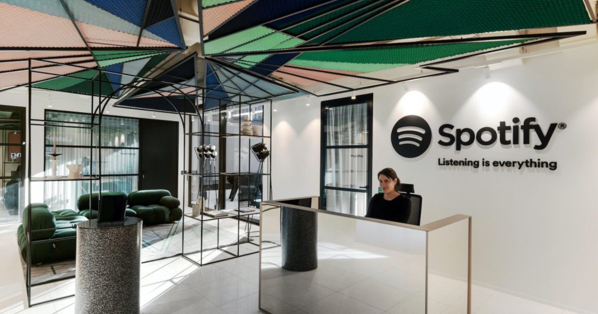 Spotify Revives Messaging Feature, Targets Billion Users Amidst Competition