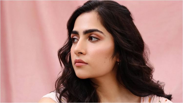 Rukmini Vasanth: Rising Star in Kantara Chapter 1, Yash's Toxic, Jr NTR ...