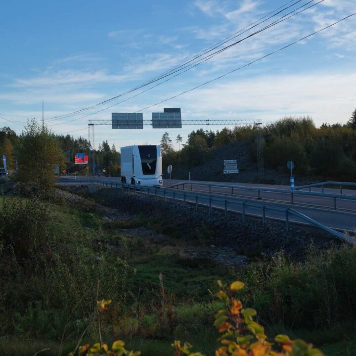 Einride Driverless Electric Truck Achieves First Autonomous Border ...