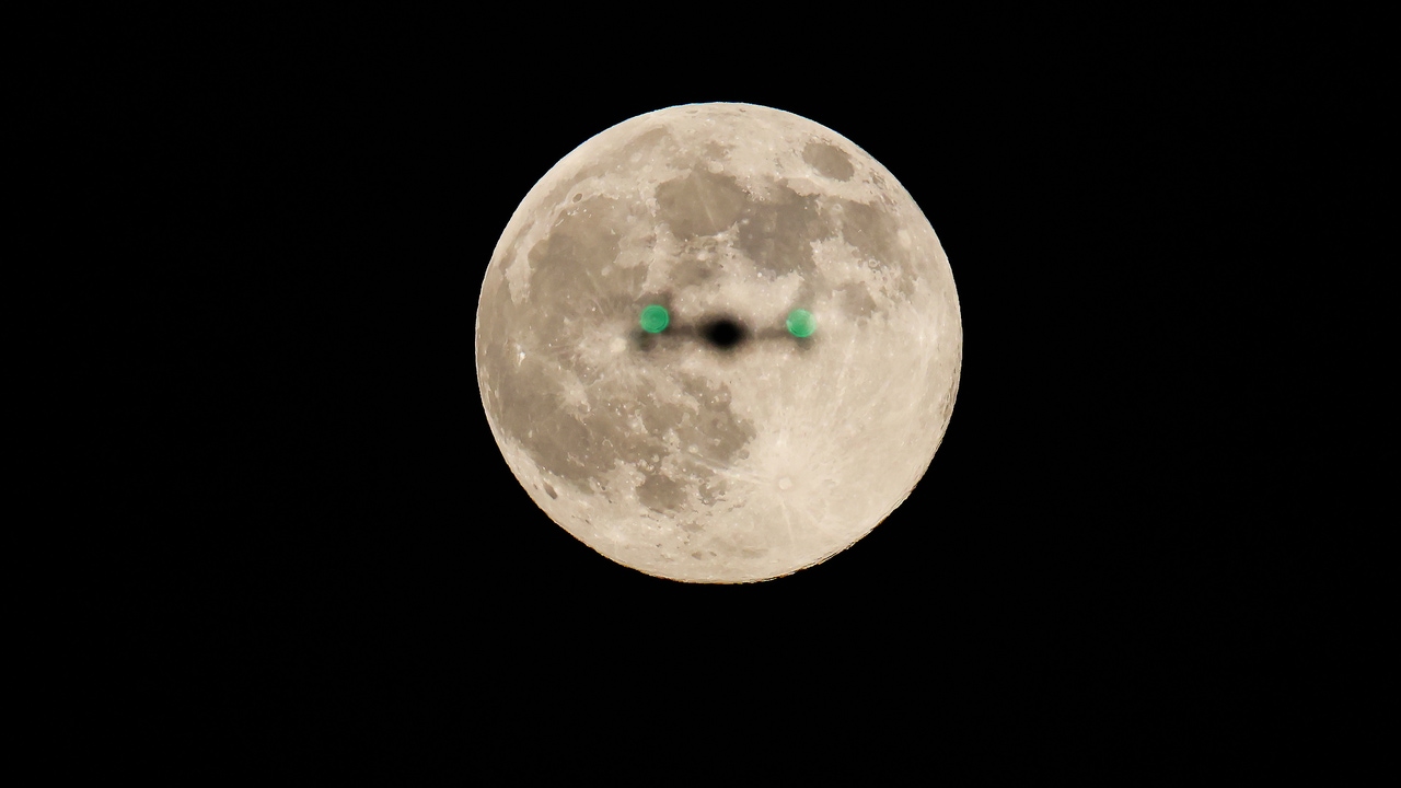 November's Beaver Moon Shines as 2025's Largest, Brightest Supermoon